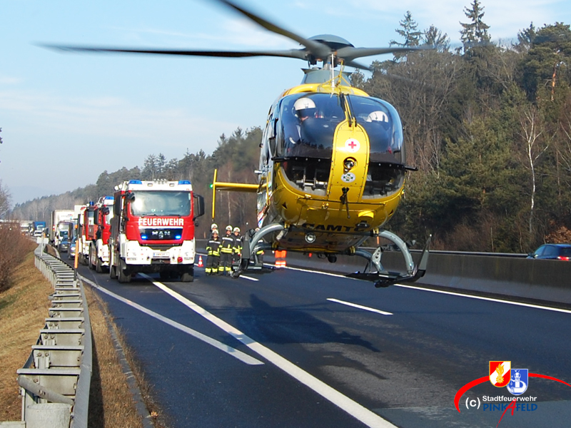 Drei Verletzte bei Auffahrunfall auf A2